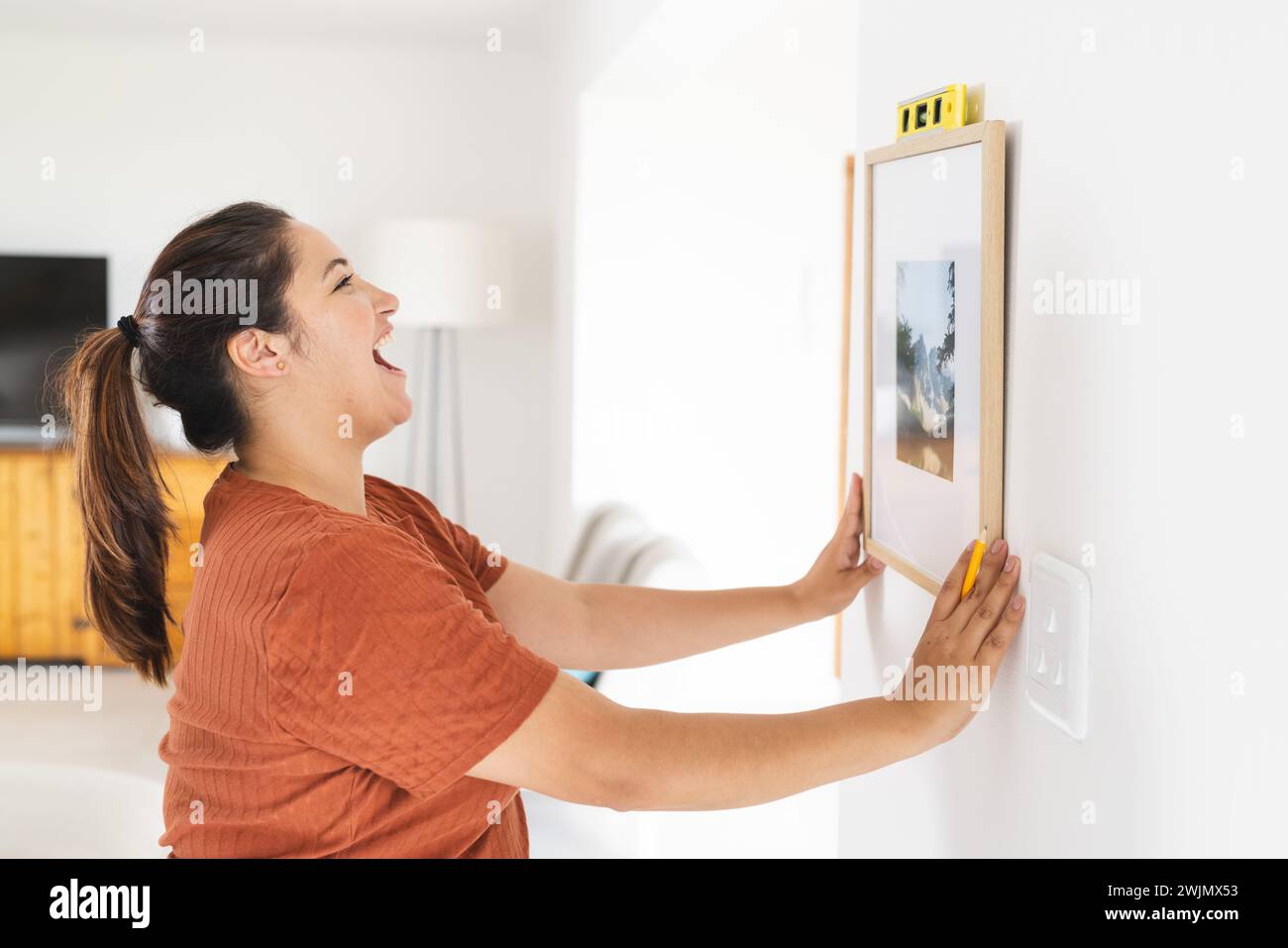 Femme accroche Banque de photographies et d’images à haute résolution ...