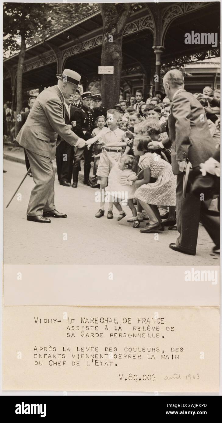 Vichy propaganda in france Banque de photographies et d’images à haute ...