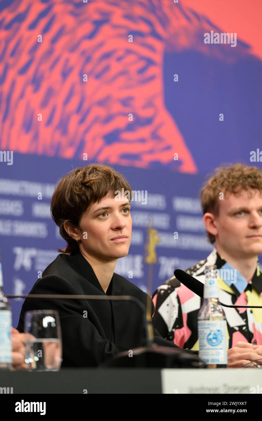 Liv Lisa Fries und Johannes Hegemann BEI der Pressekonferenz zum film ...