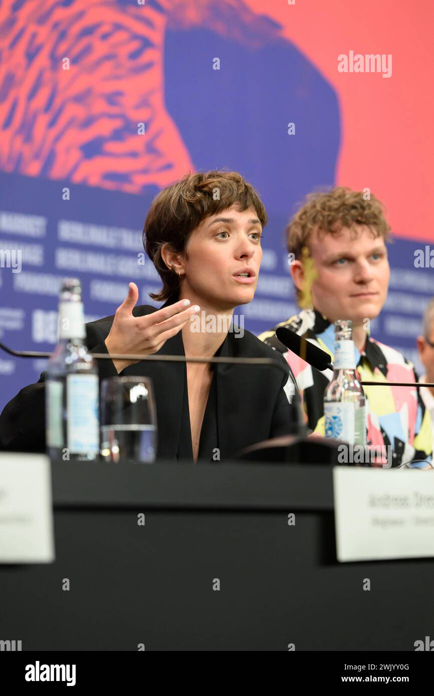 Liv Lisa Fries und Johannes Hegemann BEI der Pressekonferenz zum film ...