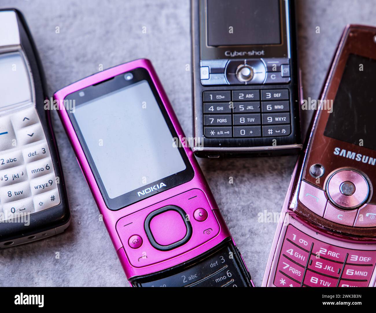 Téléphones des années 2000 Banque de photographies et d’images à haute résolution - Alamy