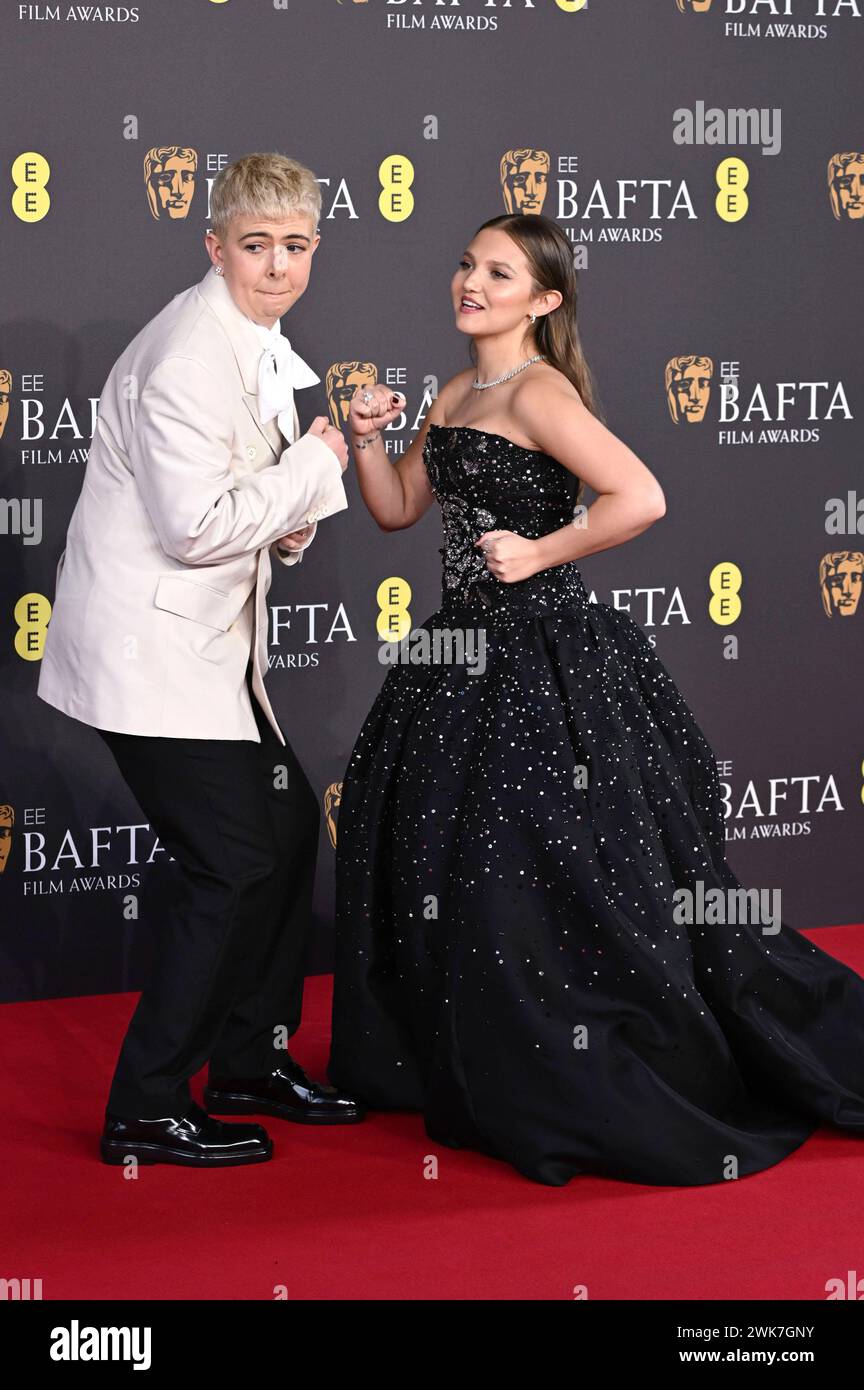 Molly Manning Walker und Mia McKenna-Bruce BEI der Verleihung der BAFTA ...