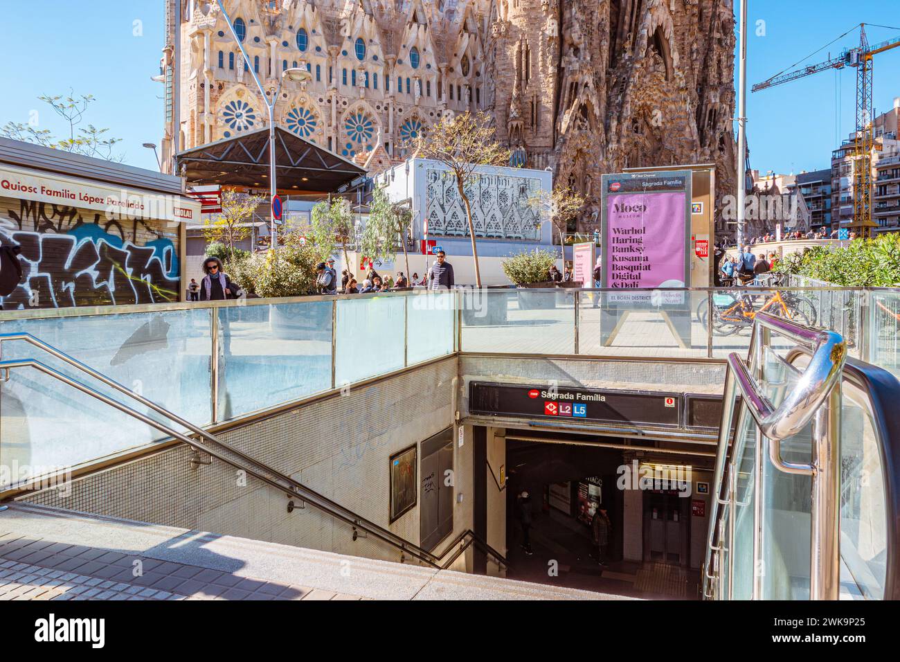 Gare de la sagrada familia Banque de photographies et d’images à haute résolution - Alamy