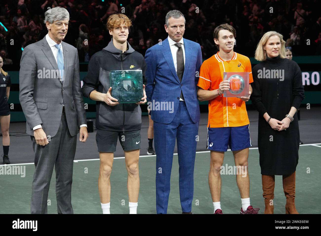 Jannik Sinner d'Italie célèbre sa victoire contre Alex de Minaur d'Australie, finale lors de l ...