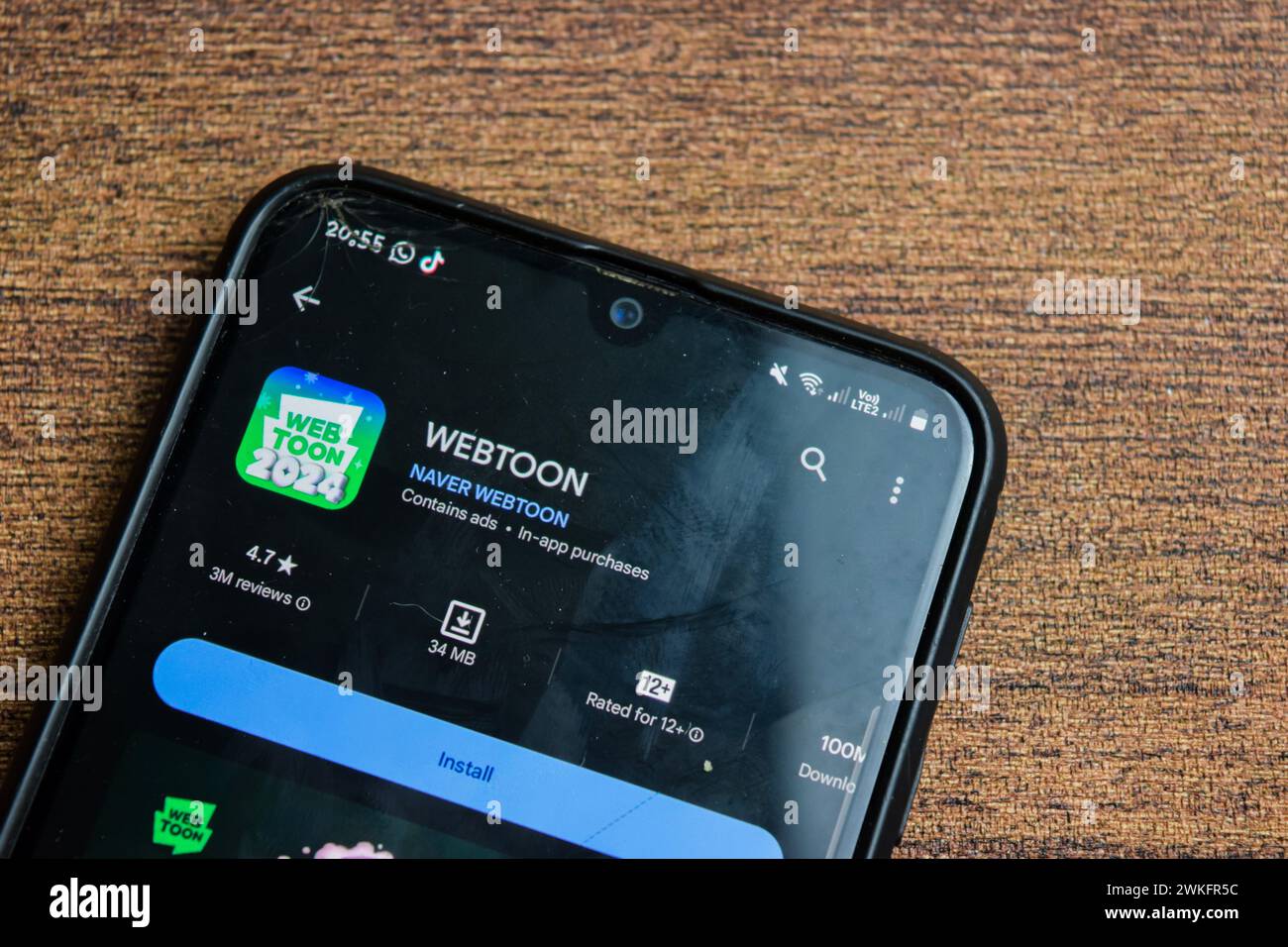 Application Webtoon 2024 sur l'écran du smartphone. Webtoon est un ...