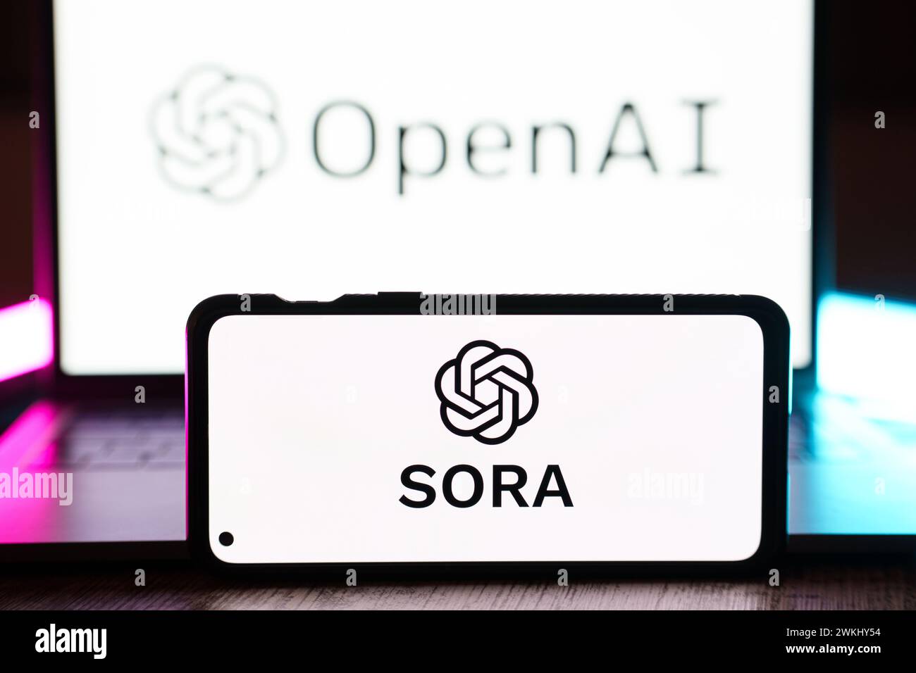 Le logo OpenAI Sora s'affiche sur l'écran d'un smartphone. OpenAI a annoncé l’intelligence ...