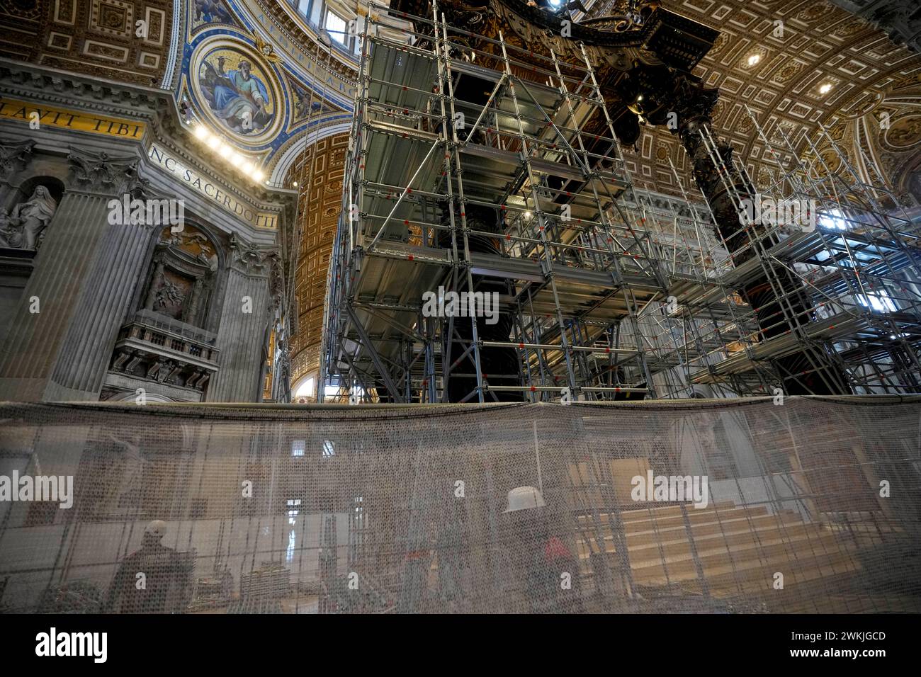 Workmen mount scaffolding around the 17th century, 95ft-tall bronze ...
