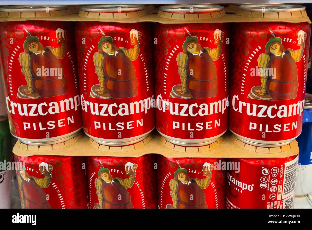 Cruzcampo beer Banque de photographies et d’images à haute résolution ...