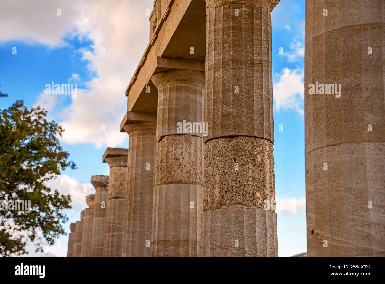 Colonnes de la stoa hellénistique Banque de photographies et d’images à ...
