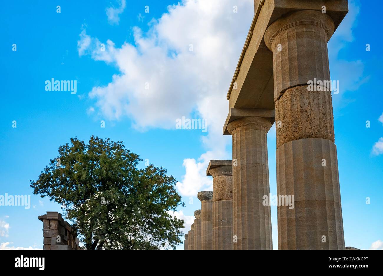 Colonnes de la stoa hellénistique Banque de photographies et d’images à ...