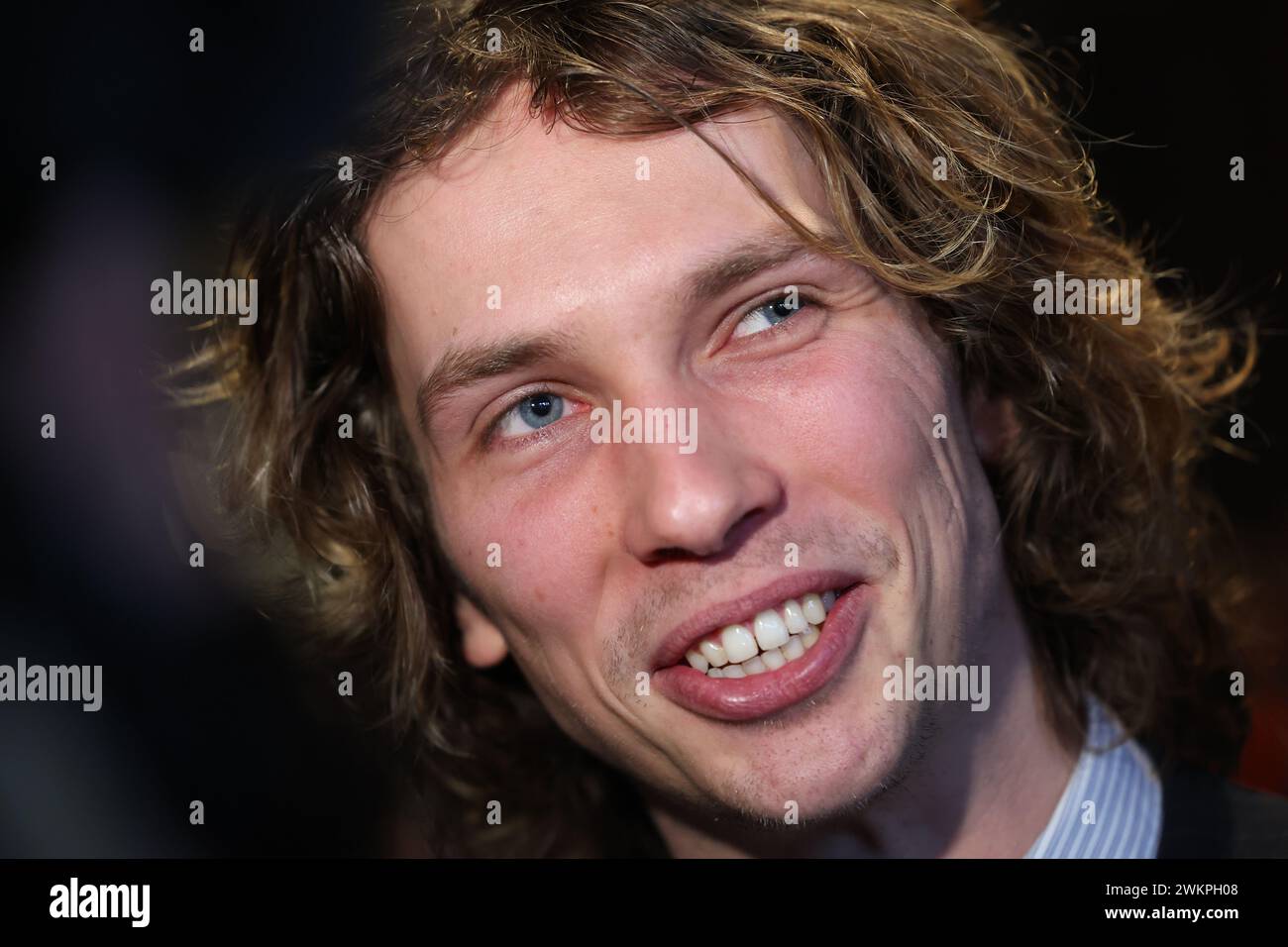 YouTuber Acid (Nathan Vandergunst) parle à la presse à son arrivée pour ...