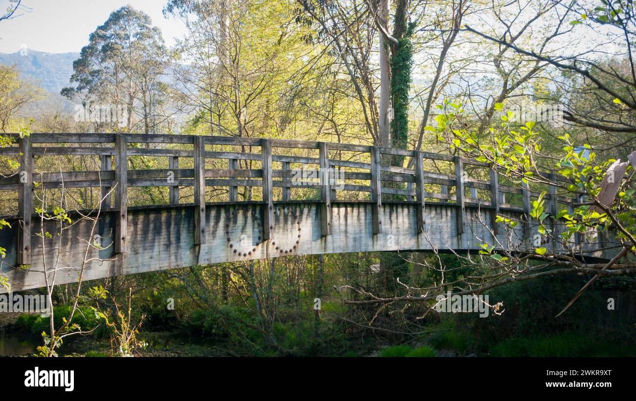 Vieux pont rustique Banque de photographies et d’images à haute ...