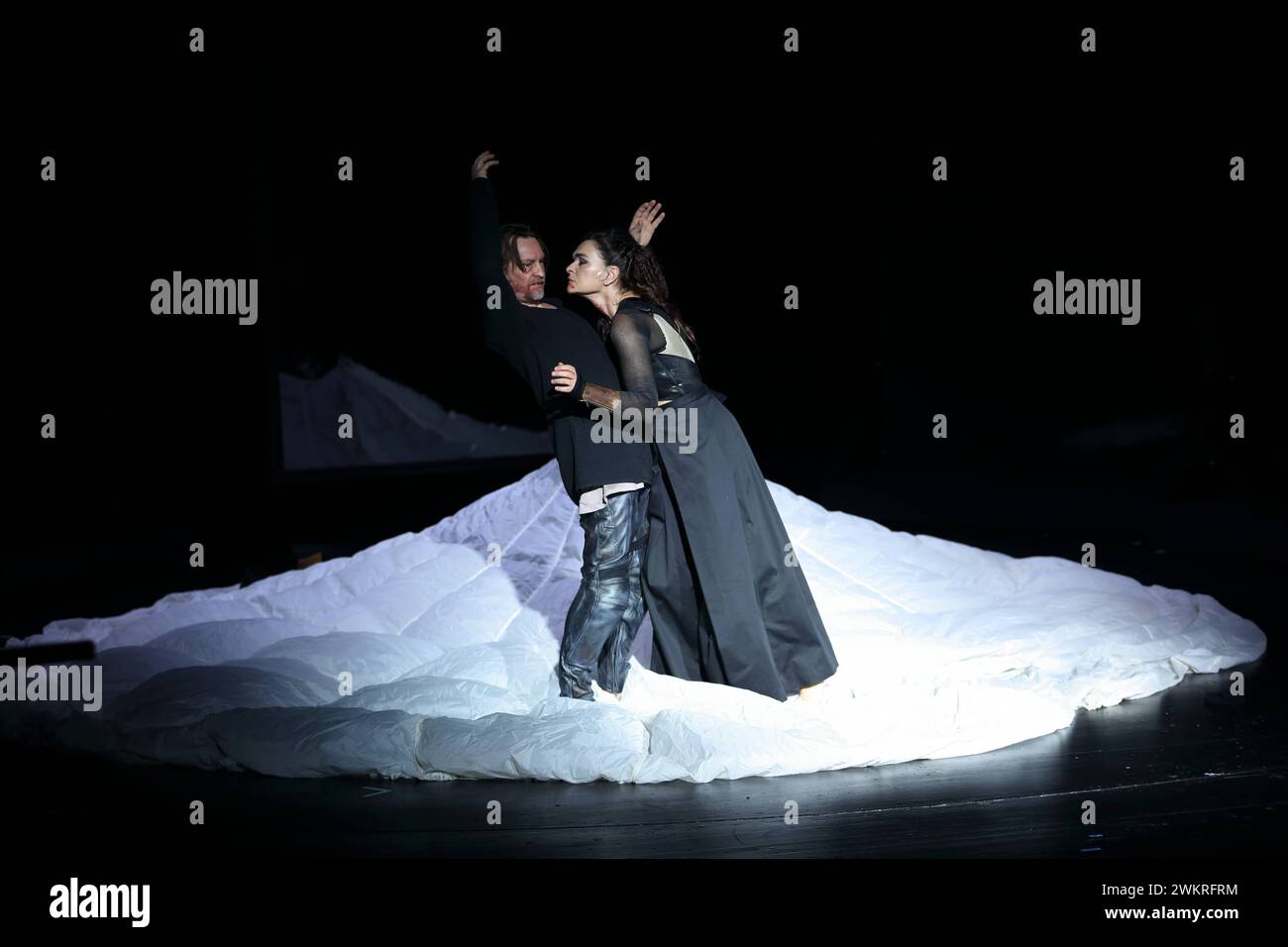 Manuel Harder als Achill und Eka Nizharadze als Penthesilea während der ...