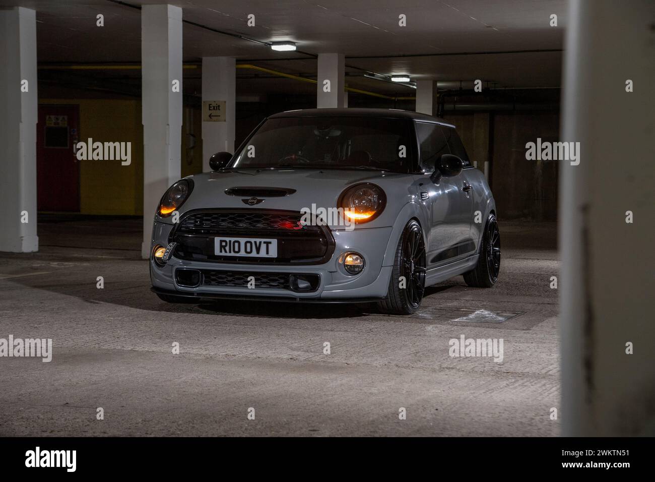 Mini cooper auto grise Banque de photographies et d’images à haute ...