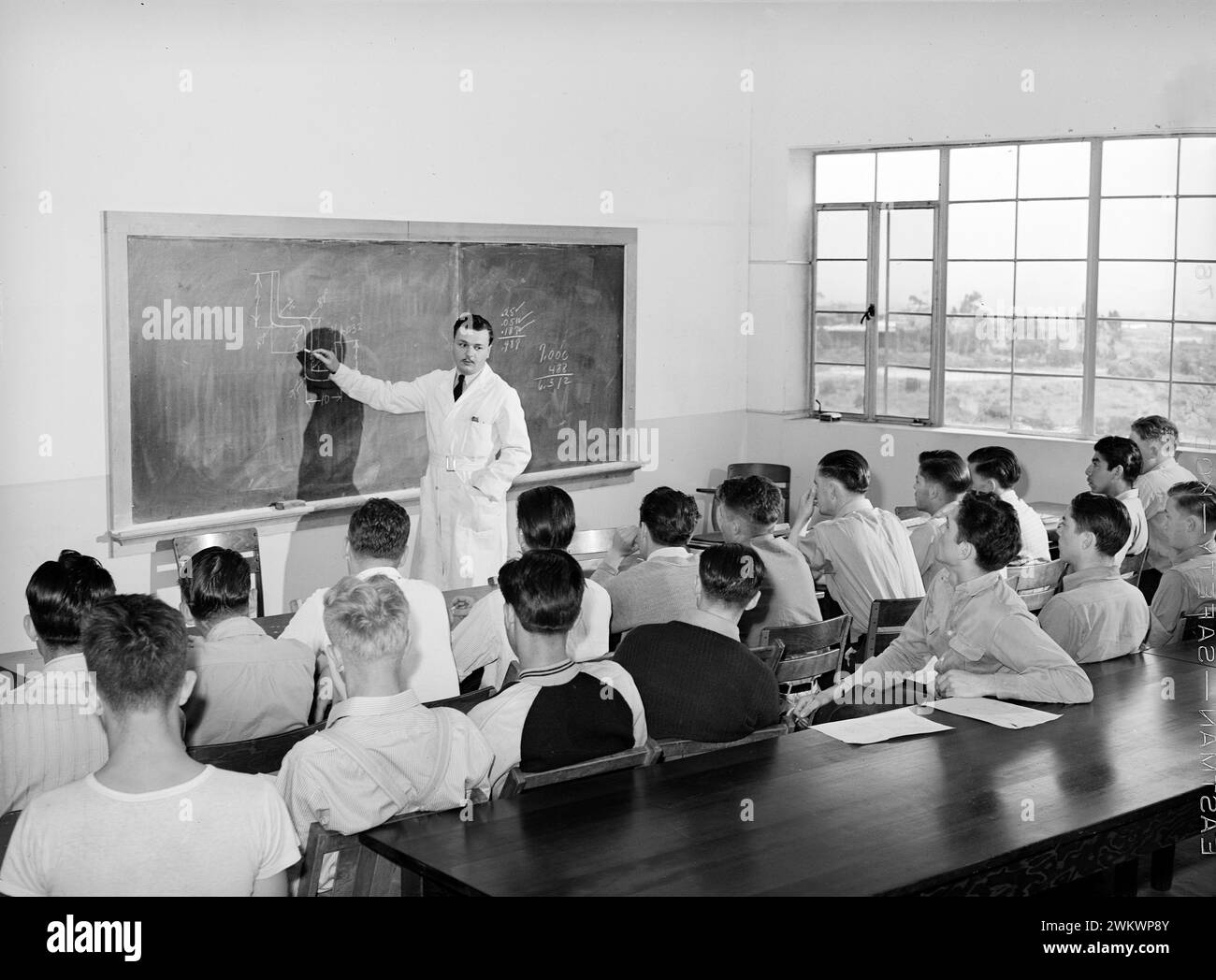 Les élèves en classe Banque d'images noir et blanc - Alamy