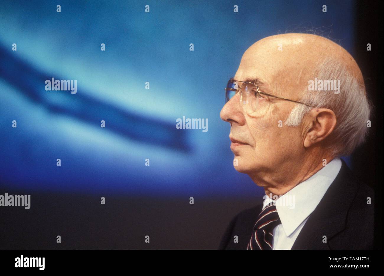 3832003 Renato Dulbecco ; (add.info.: Rome, vers 1988. Le biologiste ...