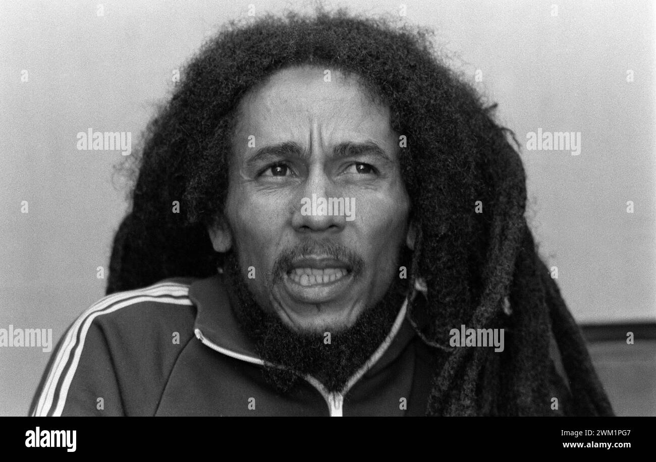 Bob marley jamaican reggae musician Banque d'images noir et blanc - Alamy