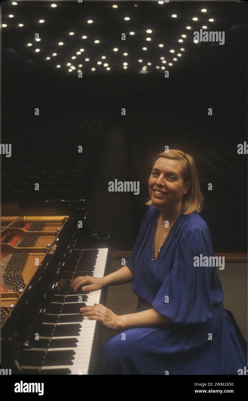 MME4785237 pianiste italienne Maria Tipo au piano (vers 1983)/la ...