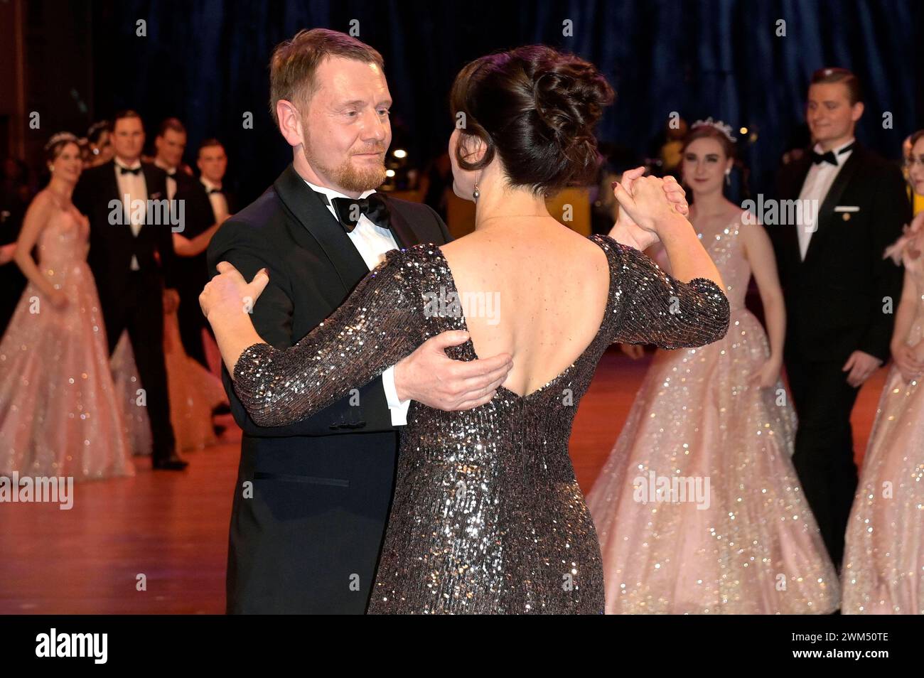Michael Kretschmer mit Partnerin Annett Hofmann beim 16. SemperOpernball 2024 in der Semper Oper ...