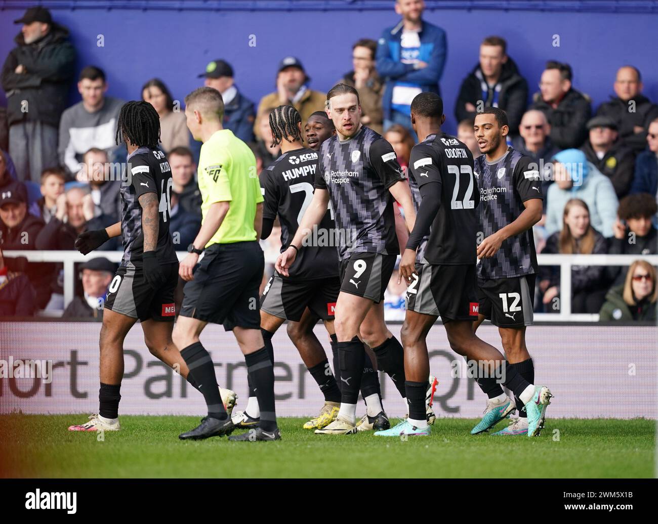Tom Eaves (n°9) de Rotherham United célèbre le score lors du Sky Bet ...