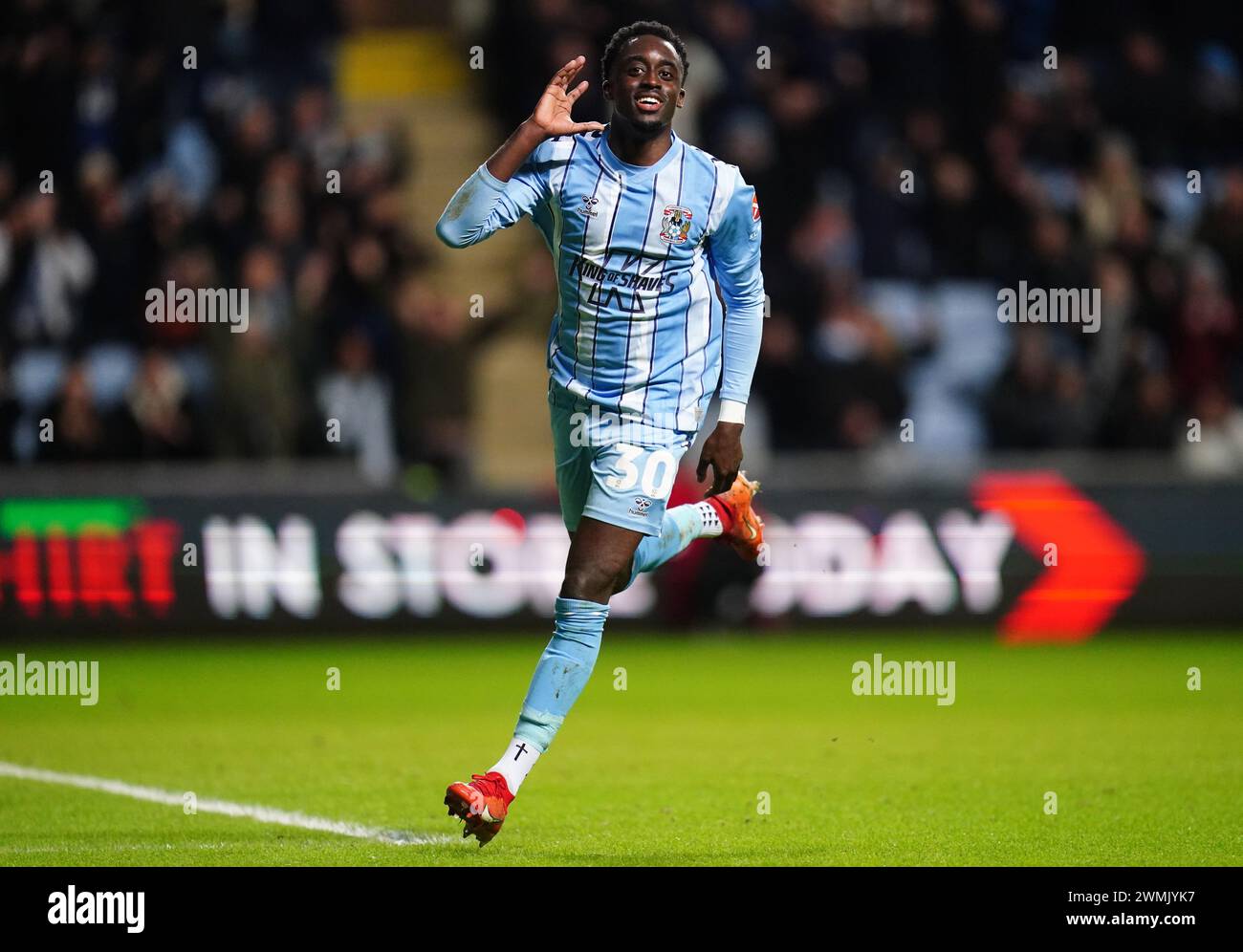 Fabio Tavares, de Coventry City, célèbre avoir marqué le quatrième but ...