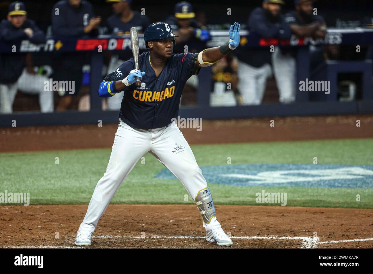 MIAMI, FLORIDE - 2 FÉVRIER : Profar Juremi de Curazao , lors d'un match ... MIAMI, FLORIDE - 2 FÉVRIER : Profar Juremi de Curazao , lors d'un match ...