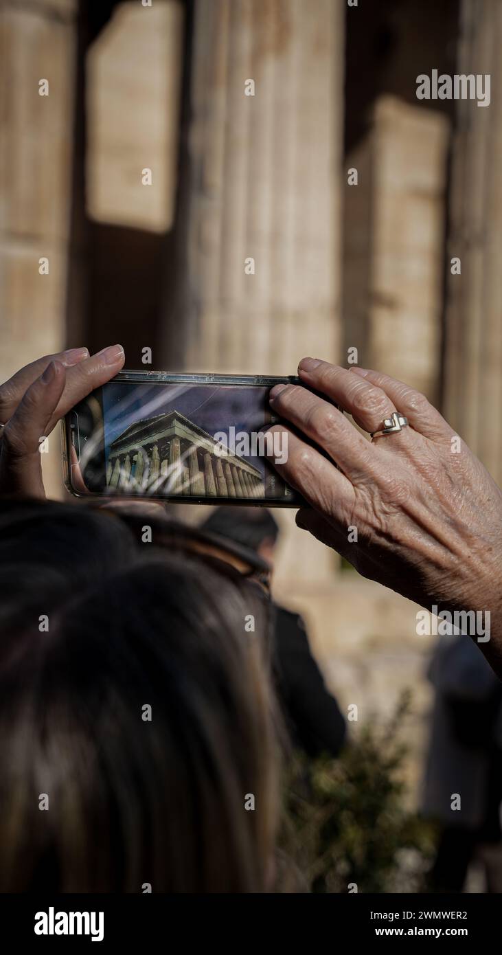 Un ancien temple grec à Athènes, présentant l'histoire, la philosophie ...