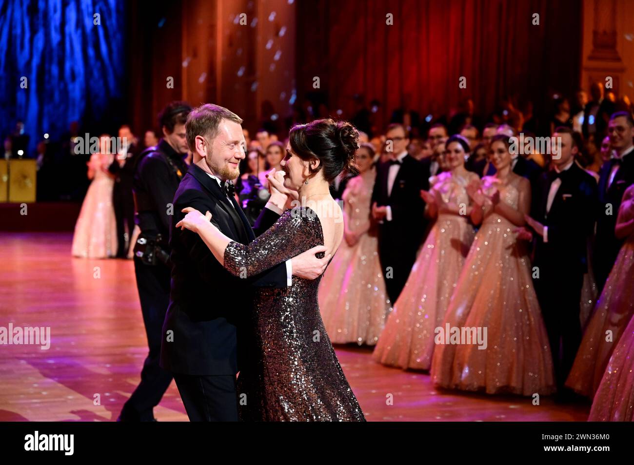 Michael Kretschmer mit Partnerin Annett Hofmann beim 16. SemperOpernball 2024 in der Semperoper ...