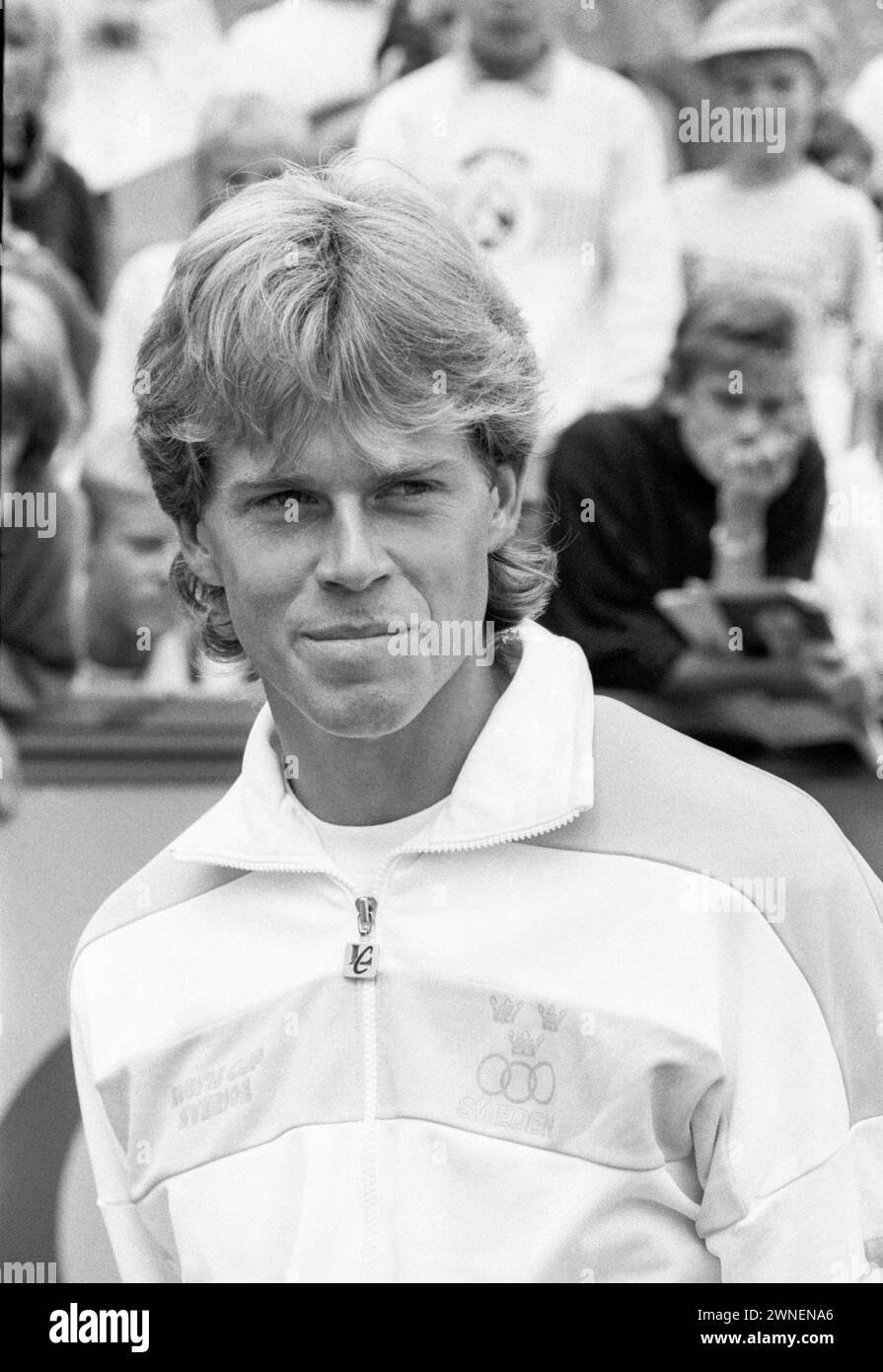 Tennis en plein air Banque d'images noir et blanc - Alamy