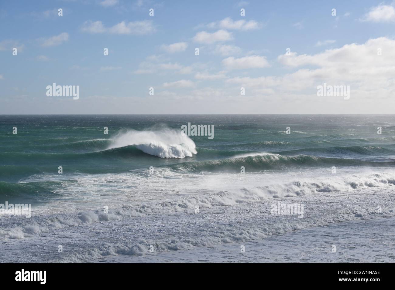 Grandes vagues de la mer Banque de photographies et d’images à haute ...