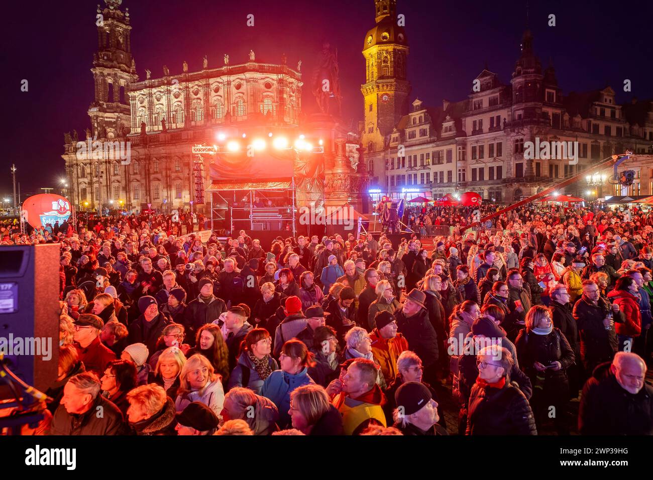 SemperOpernball 2024 Semper Opernball 2024., Aussenball auf dem ...