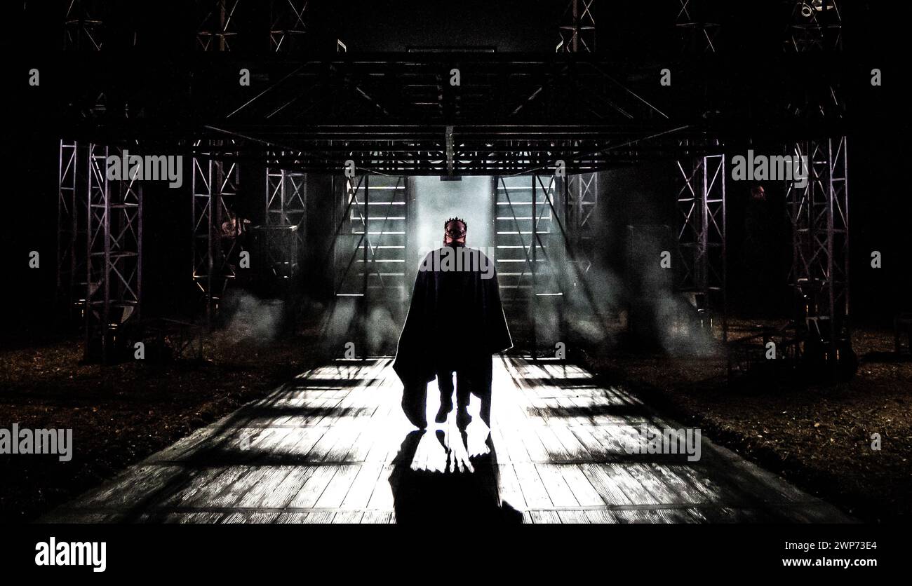 Aosaf Afzal dans le rôle de Duncan sur scène lors de la répétition ...