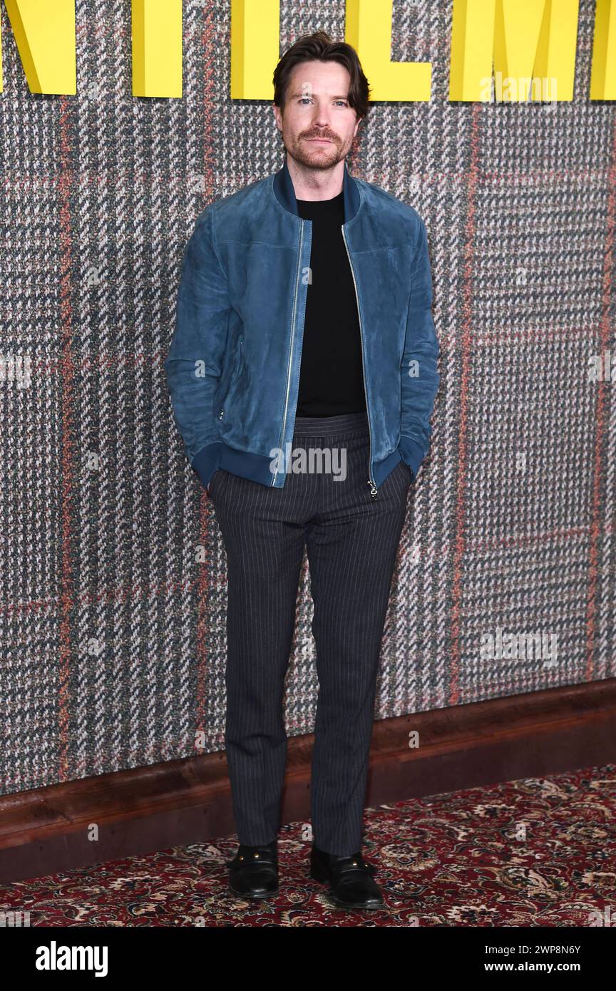 Joseph Dempsie BEI der Premiere der Netflix-Serie The Gentlemen im ...