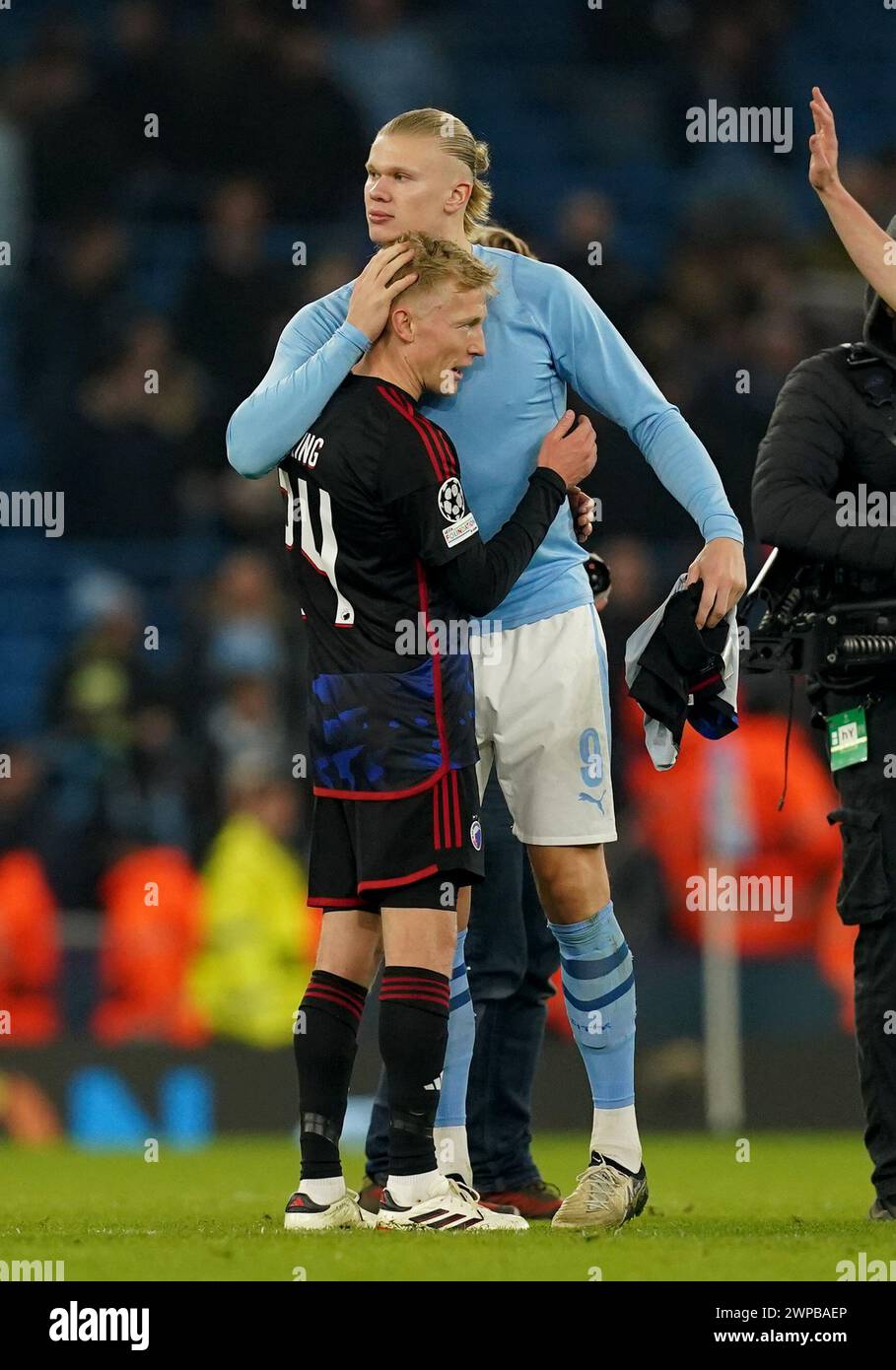 Birger Meling de Copenhague (à gauche) et Erling Haaland de Manchester ...