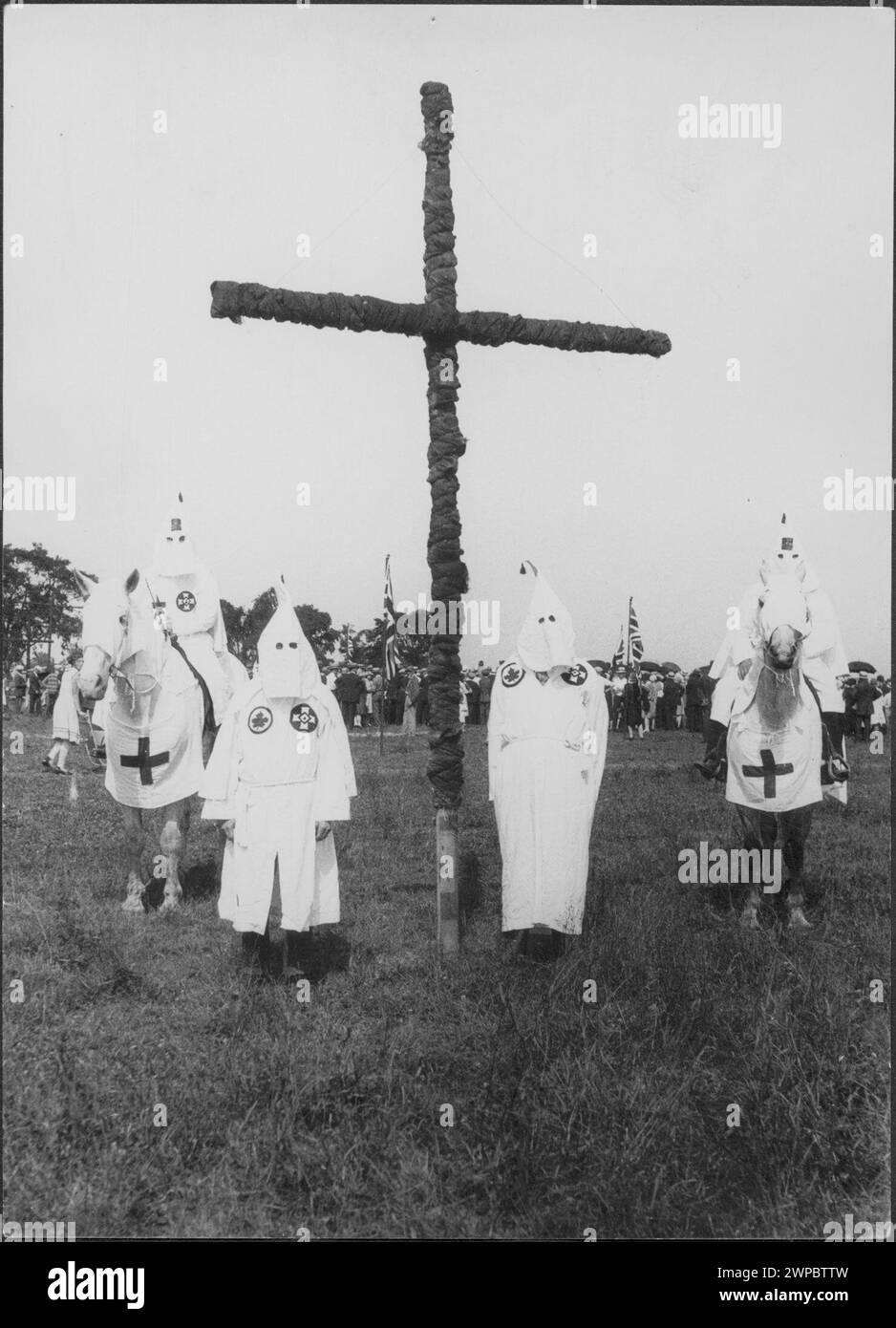 Ku klux klan cross Banque de photographies et d’images à haute résolution - Alamy
