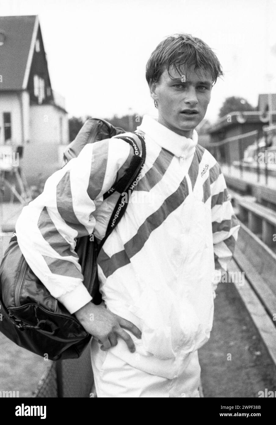 Tennis en plein air Banque d'images noir et blanc - Alamy
