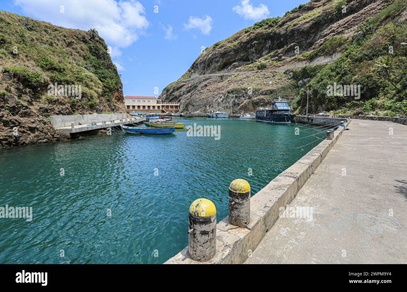 Batan, Philippines. 8 mars 2024 : Mahatao Shelter Port abrite des ...