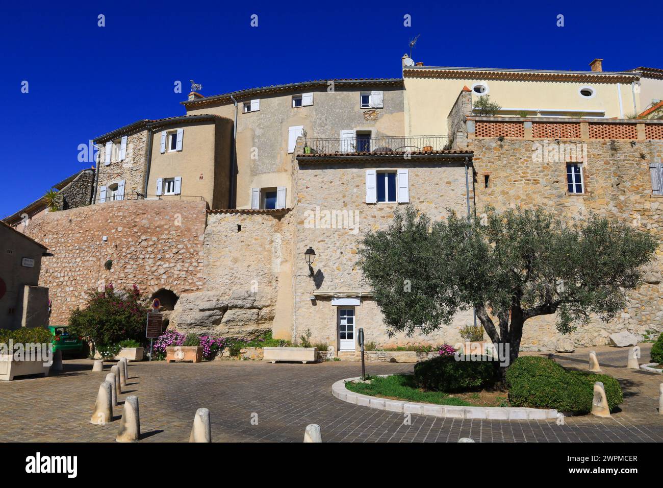 Le castellet village Banque de photographies et d’images à haute ...