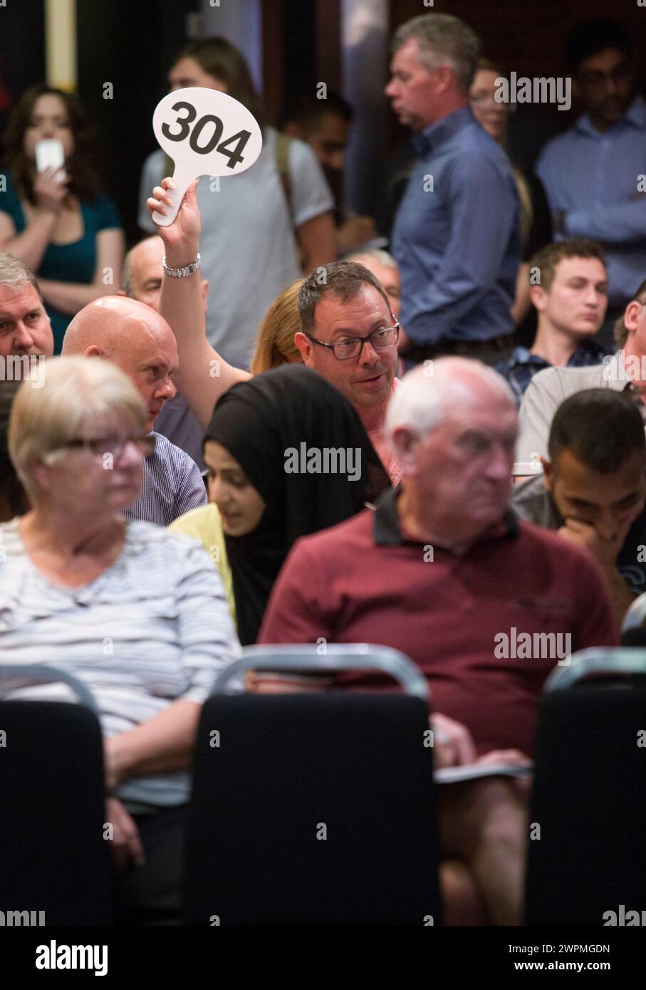 Commissaire priseur graham penny Banque de photographies et d’images à ...