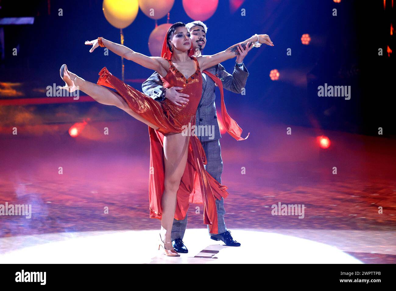 Tony Bauer mit Anastasia Stan in der zweiten Live-Show der 17. Staffel ...