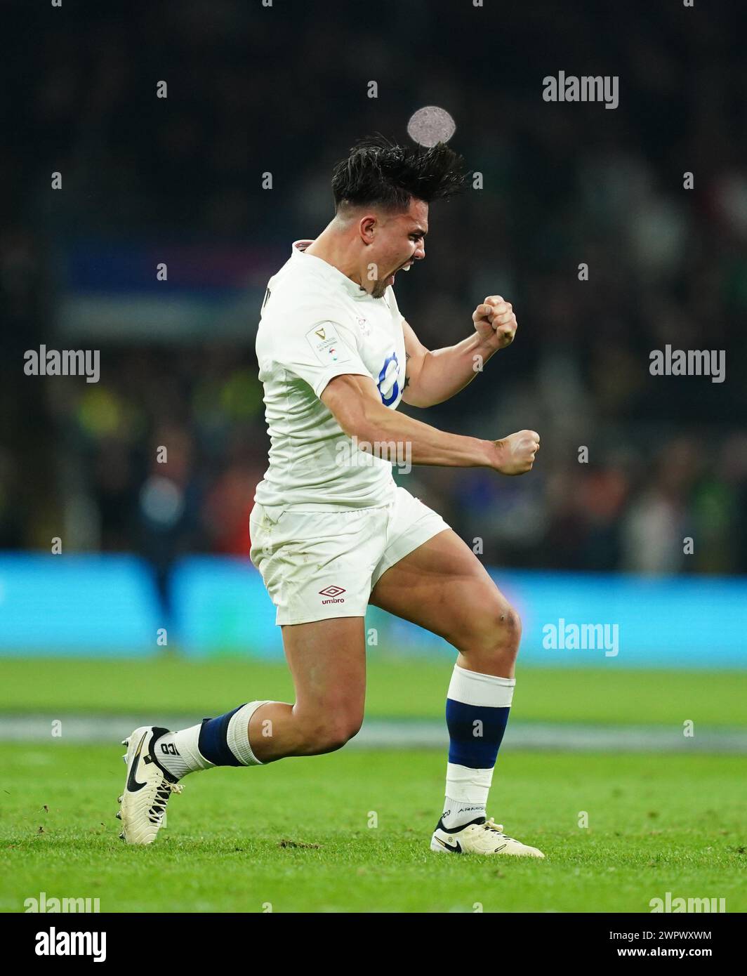 Markus Smith célèbre après avoir décroché le drop goal lors du Guinness ...