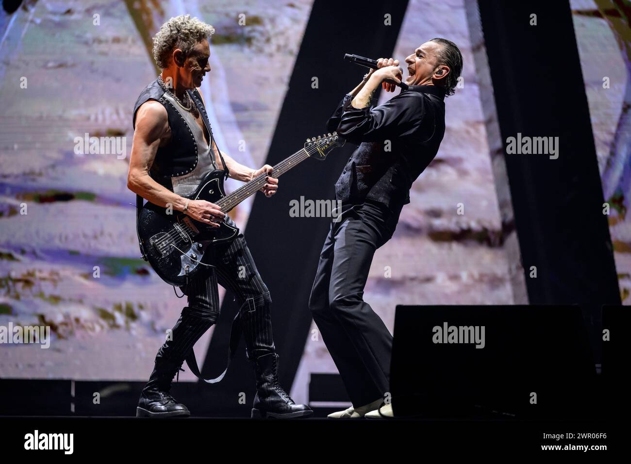 Depeche mode Martin Gore & Dave Gahan - Memento Mori World Tour 2024 - Live in der Olympiahalle ...