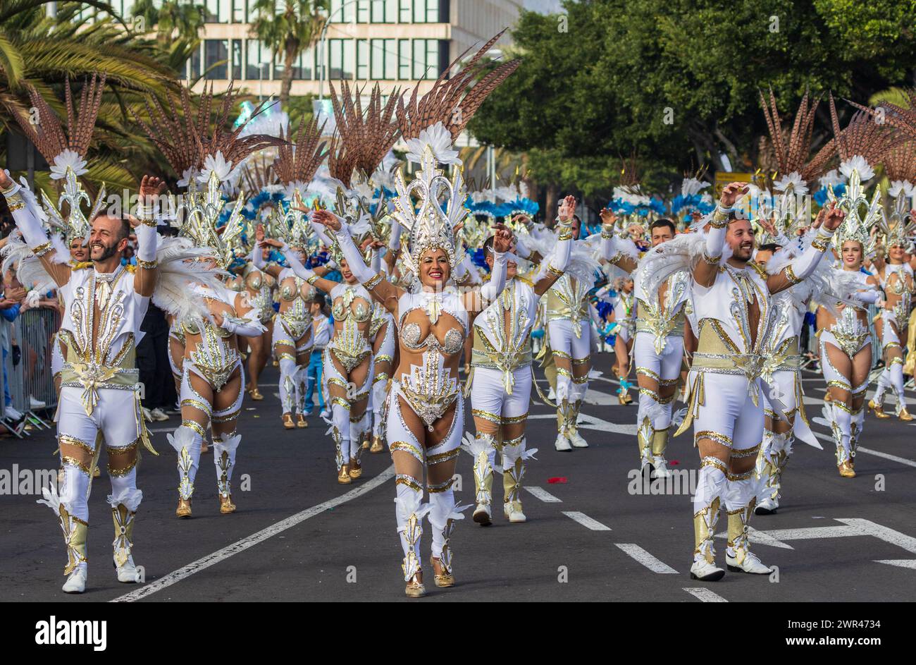 SANTA CRUZ DE TENERIFE, ESPAGNE - 13 FÉVRIER 2024 : défilé du Coso ...