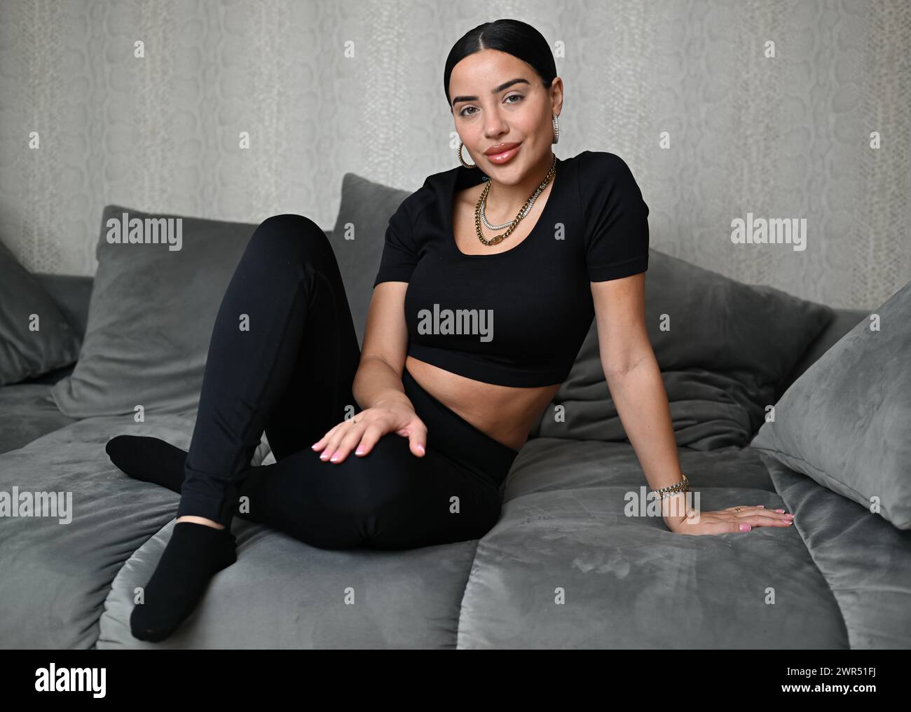 PRODUCTION - 08 mars 2024, Hesse, Francfort-sur-le-main : Leyla Lahouar, actrice de télé-réalité ...