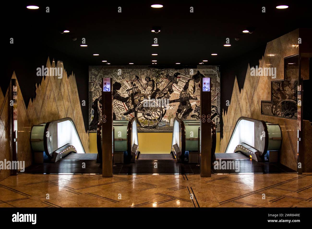Metro napoli Banque de photographies et d’images à haute résolution - Alamy