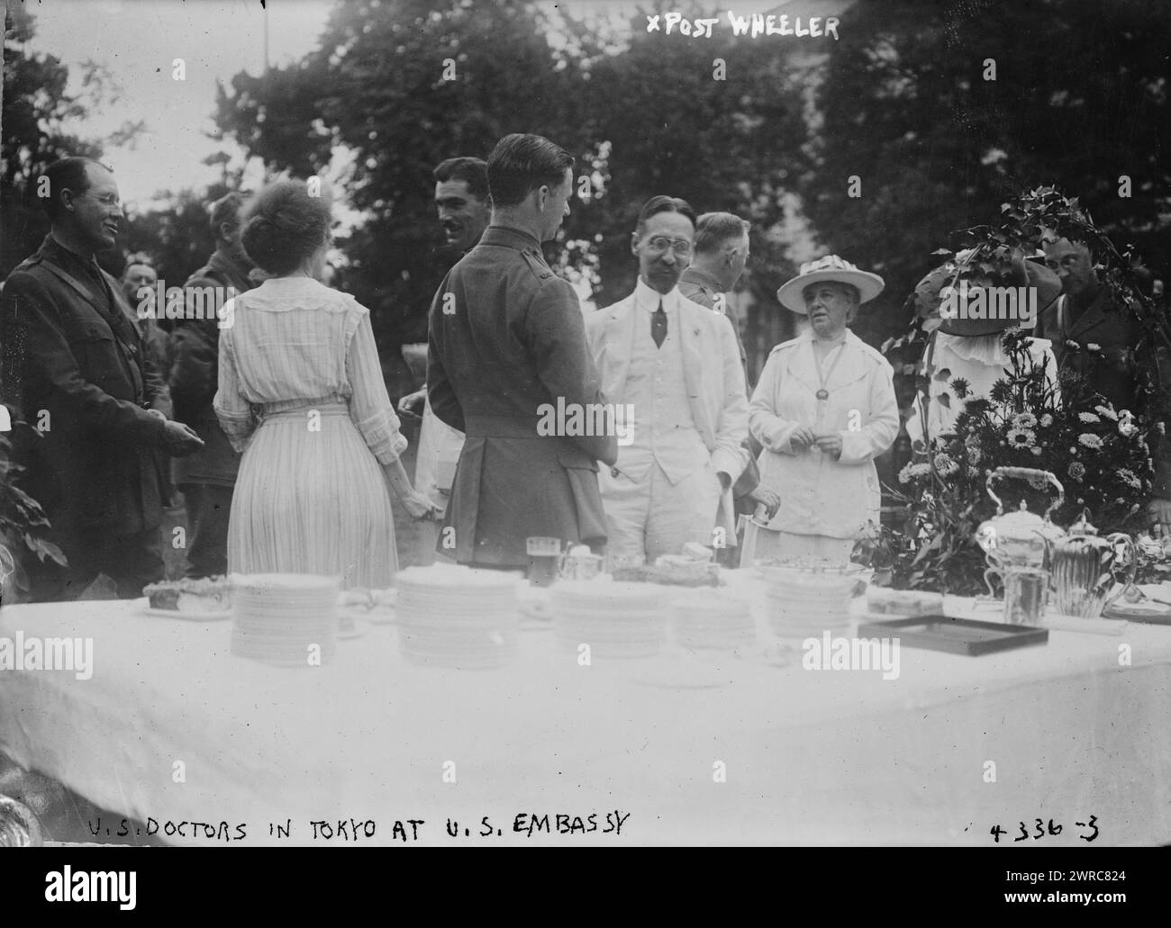 Groupe de poste du japon Banque d'images noir et blanc - Alamy