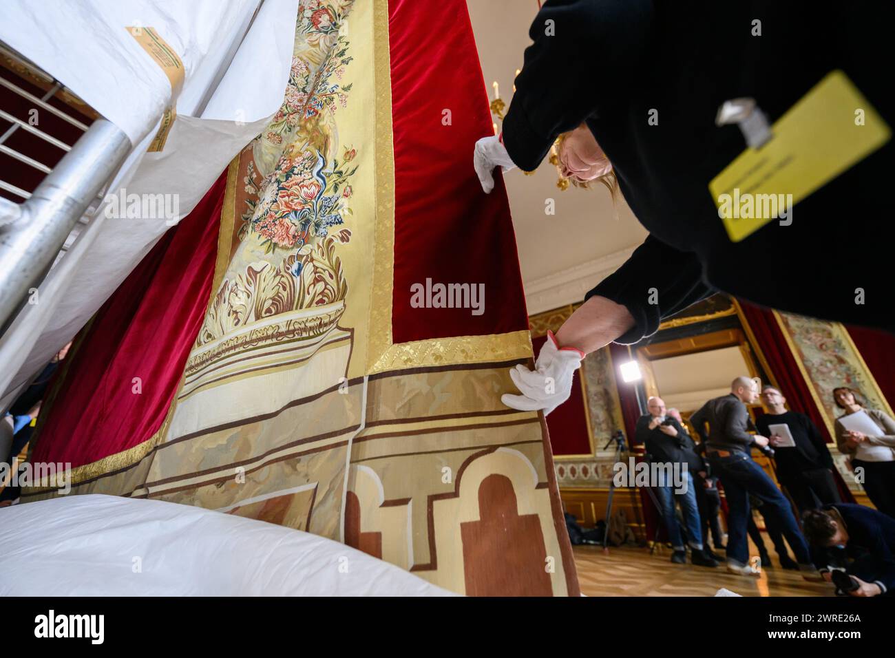 12 mars 2024, Saxe, Dresde : Hilde Neugebauer, restauratrice textile de ...