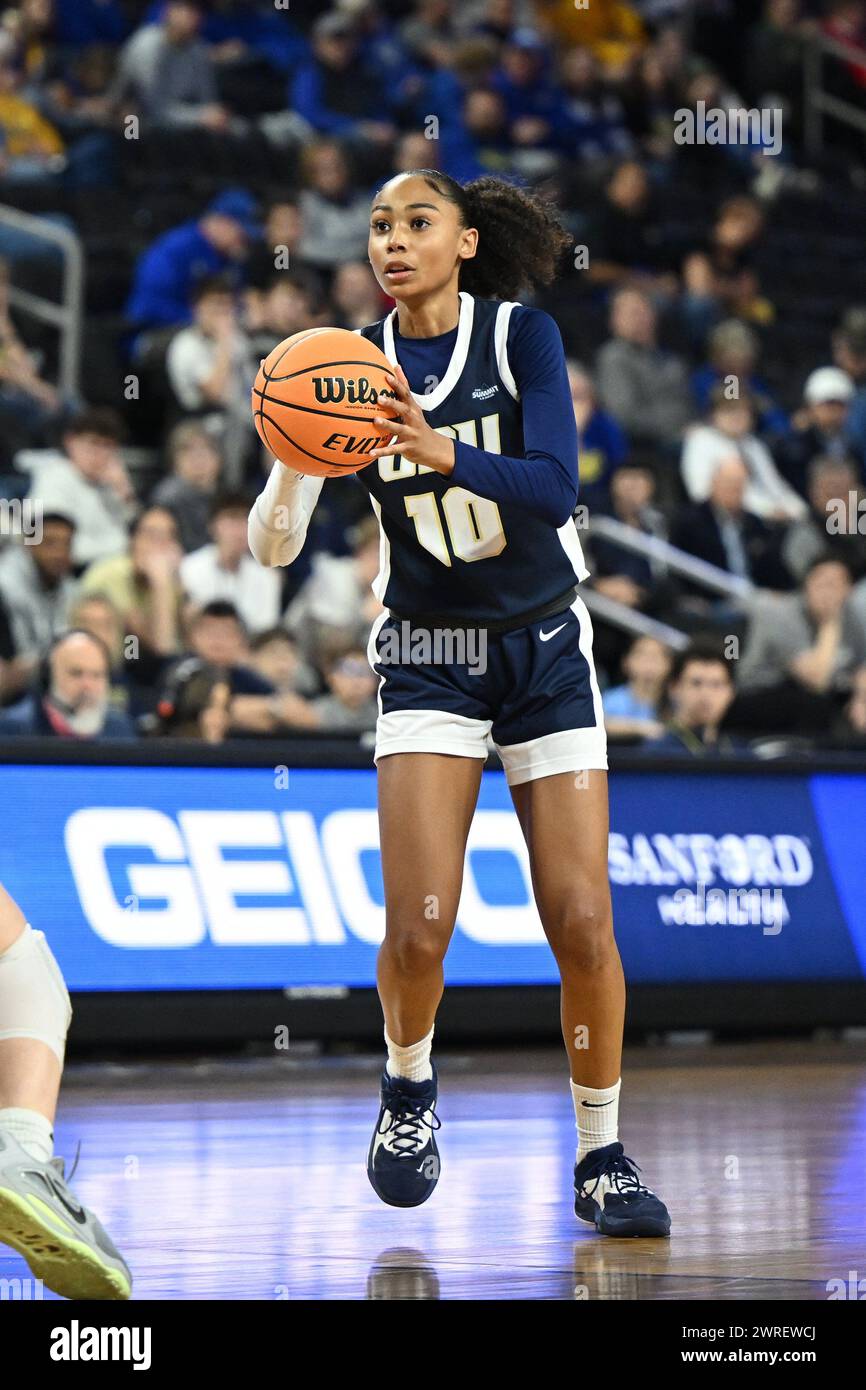 Sioux Falls, États-Unis. 11 mars 2024. Taleyah Jones (10 ans), la garde ...