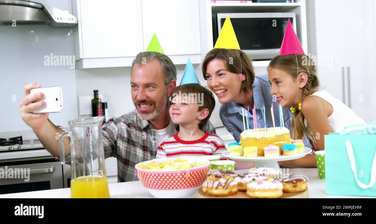 Emoji d anniversaire Banque de photographies et d’images à haute ...