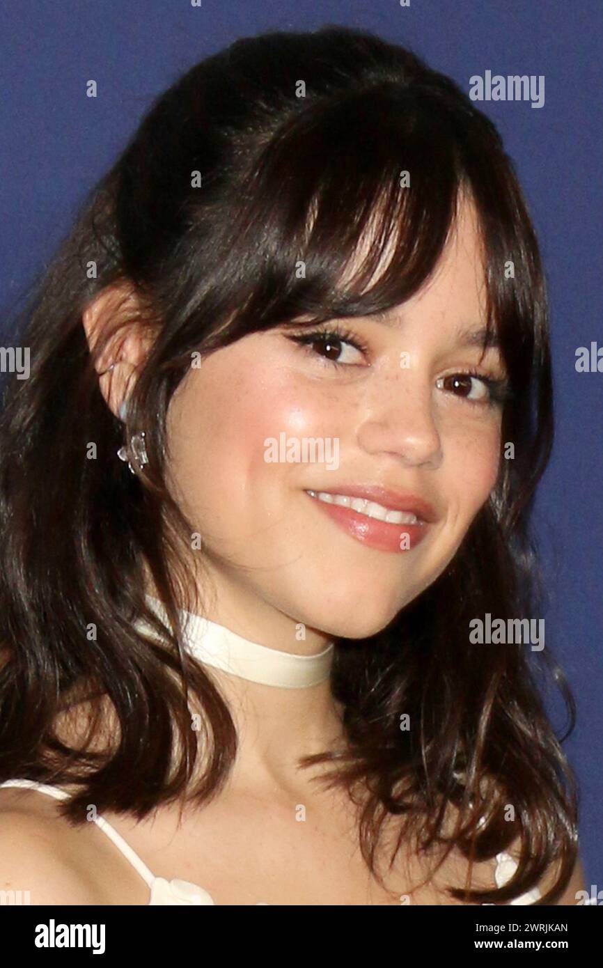 Jenna ortega in Banque de photographies et d’images à haute résolution - Alamy